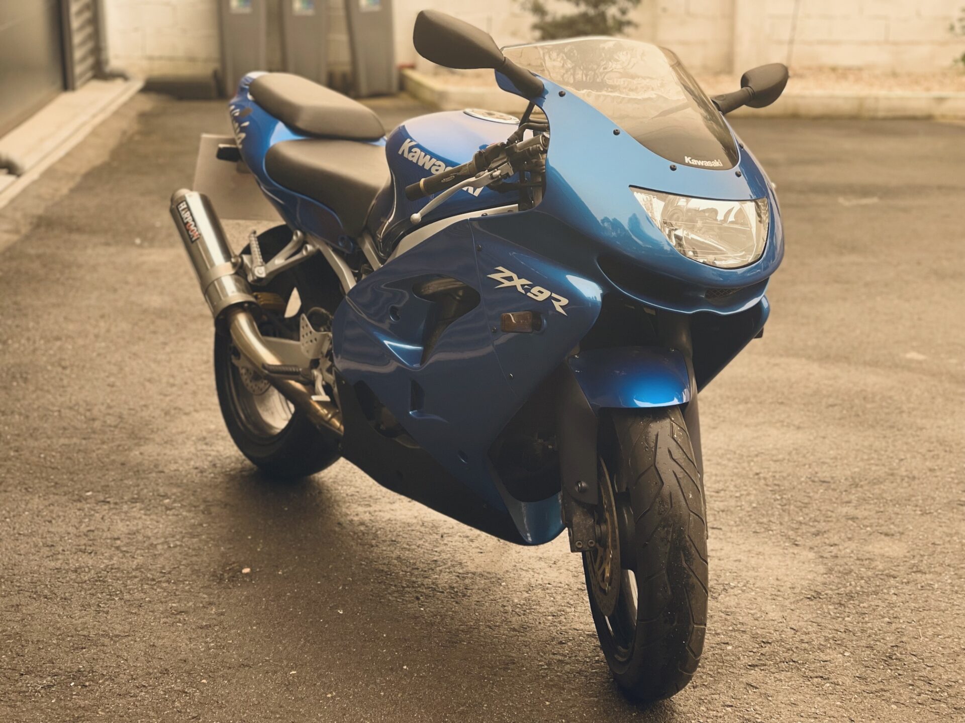 KAWASAKI NINJA 900 ZX-9R C/ EXTRAS - Stand Nitrocar